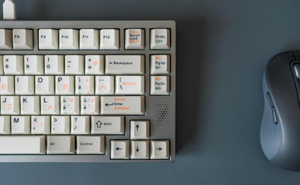 What Is the Difference Between TKL (Tenkeyless) and Full-Sized Gaming ...